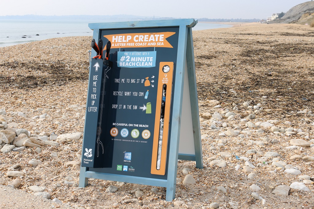 2minutebeachclean stand - Beaches.ie - Beaches.ie